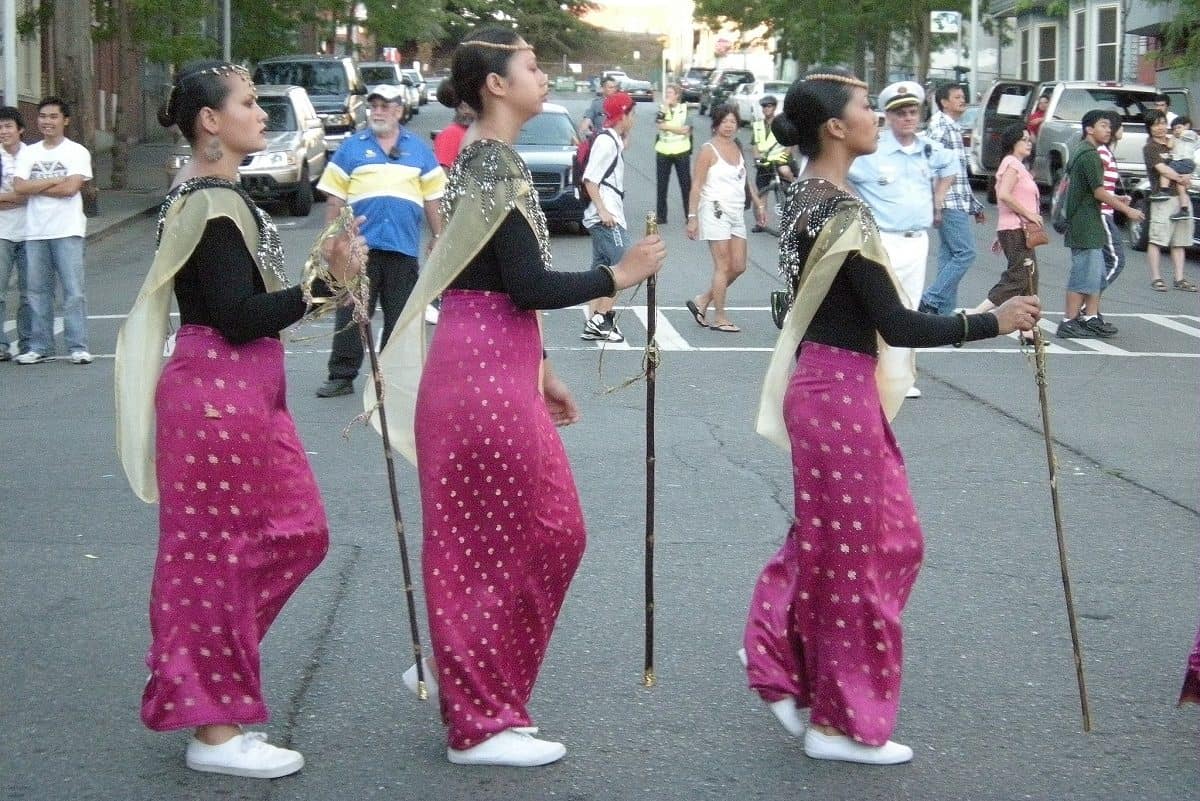 Seafair Torchlight Parade in downtown Seattle (greaterseattleonthecheap ...